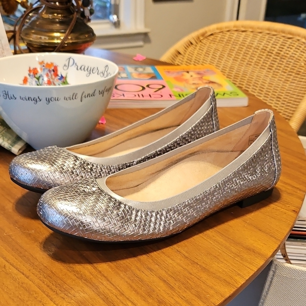 New Without Box Vionic Anita Ballet Flat Woven Silver… - Gem